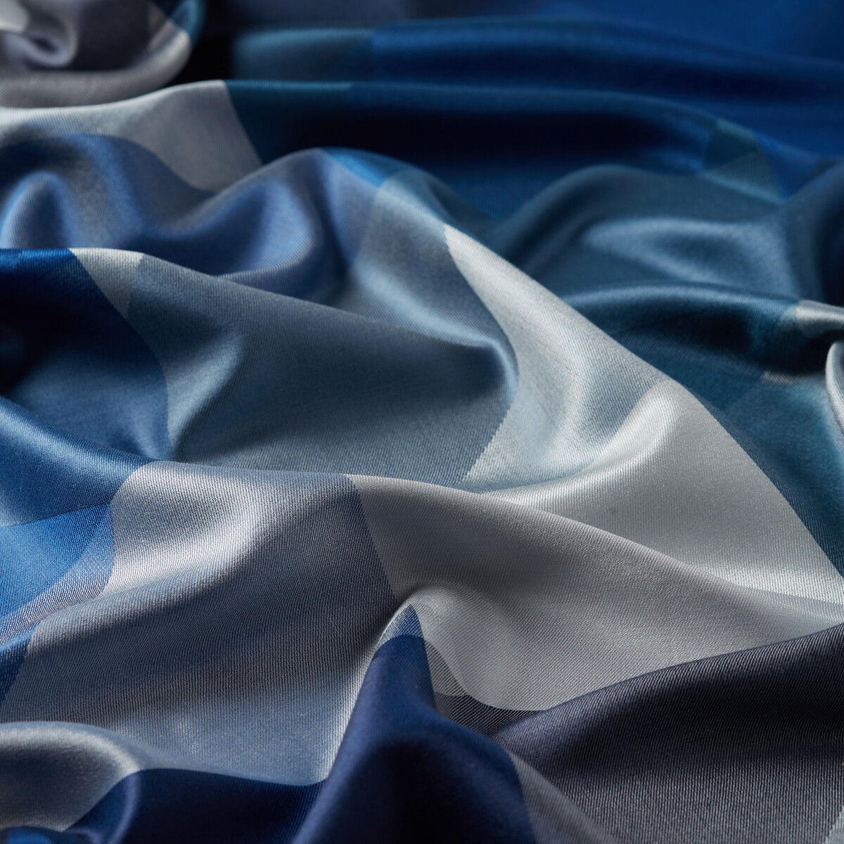 Parcel Print Silk Scarf Model 03 |Ipekevi